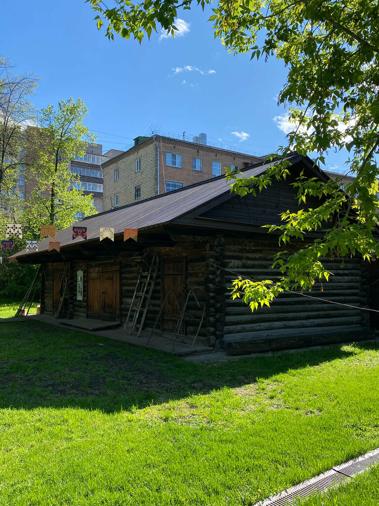 Turistik yerler Конюшня усадьбы В.И. Сурикова, Krasnoyarsk, foto