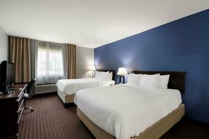 Holiday Inn Express & Suites Oklahoma City North (Oklahoma, Oklahoma City, Oklahoma City Boulevard), otel  Oklahoma City'den