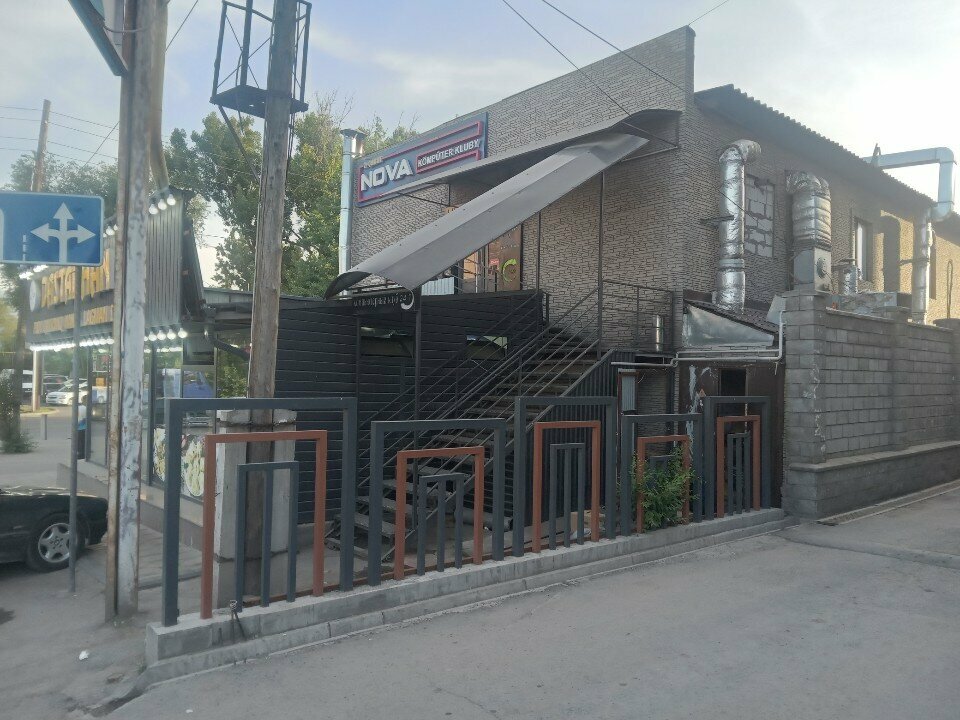 Bilgisayar kulübü Nova Cyber Arena, Almatı, foto