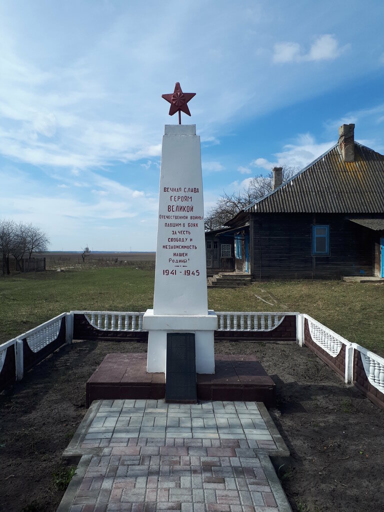 Anıt, heykel Воинам, погибшим в 1944 г., Brestskaya oblastı, foto
