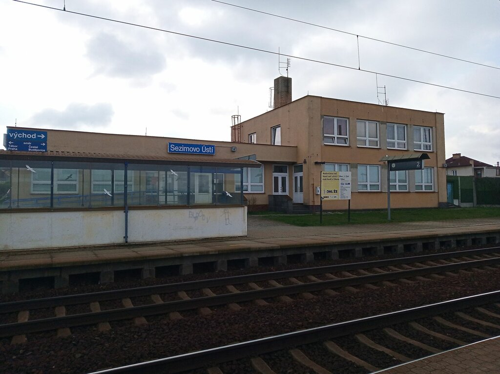 Tren istasyonu Sezimovo Ústí, Güney Bohemya Bölgesi, foto
