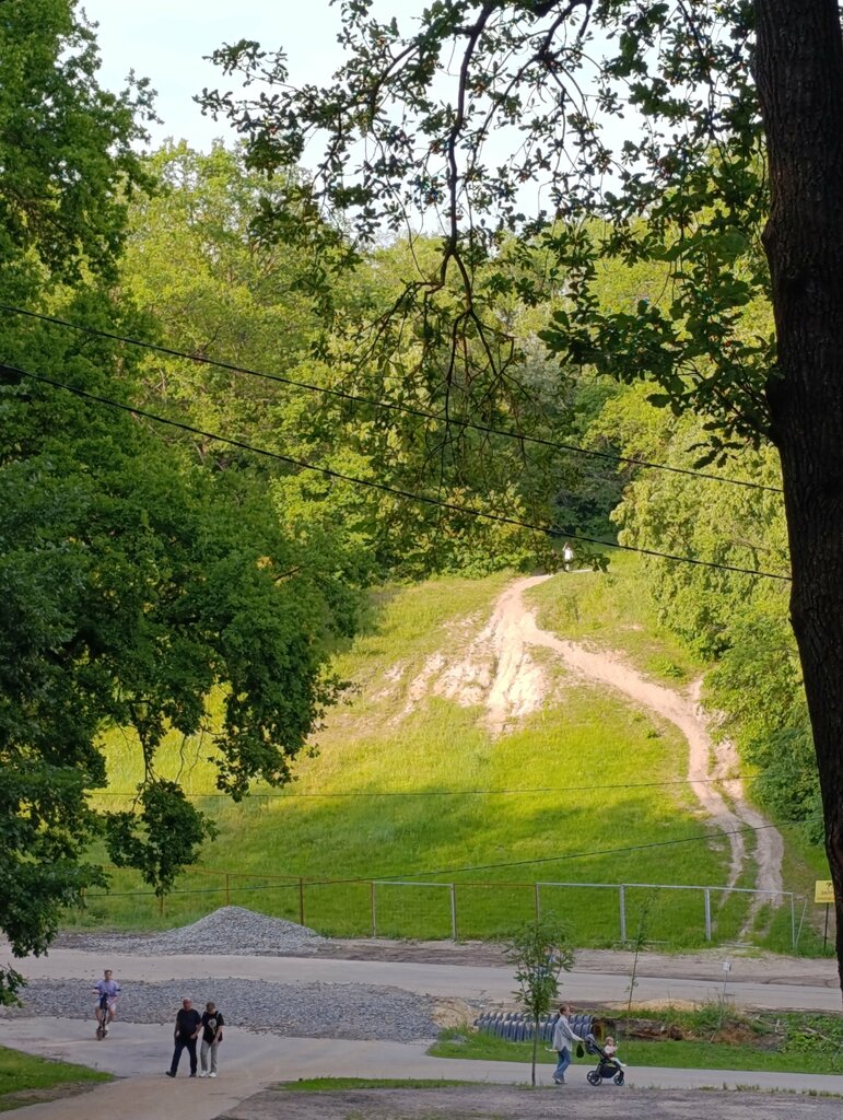 Unutulmaz olayların yeri Пионерская горка, Voronej, foto