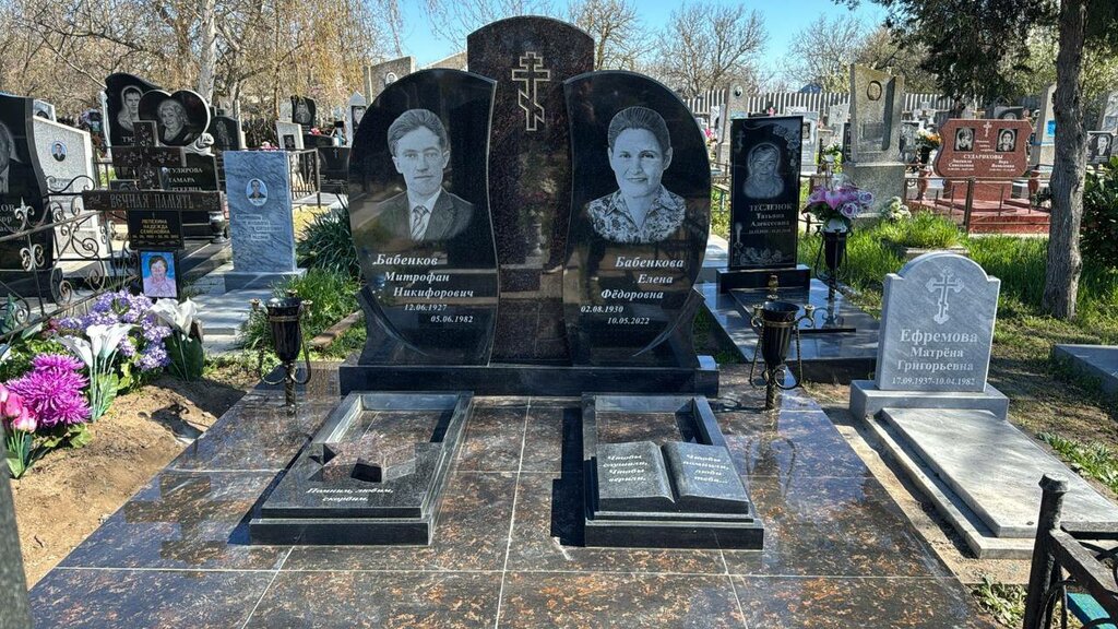 Heykel ve mezarlık taşı üreticileri Malahit, Bataysk, foto