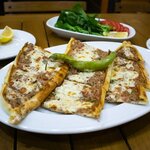 Ege Pide & Pizza Kuşadası Pide Salonu Açık Pideci Açık Pizzacı Açık Pide Salonu Açık Pizzacılar Kuşadası Pizza (Aydın, Kuşadası, Türkmen Mah., 50. Yıl Cad., 25), restoran  Kuşadası'ndan