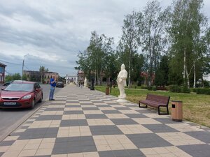 Шахматная аллея (Yaroslavl Region, Town of Danilov, Sovetskaya ploshchad), park, sokak heykeli  Danilov'dan