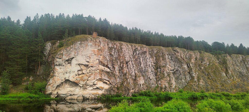 Dağ zirvesi Скала Липинский лог, Sverdlovskaya oblastı, foto