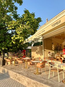 Tombee (набережная Корнилова No:3), kahve dükkanları  Sevastopol'dan