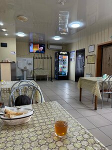 Тройка (Ozyornaya ulitsa No:60Б, derevnya Bolshoy Oyesh), kafe  Novosibirskaya oblastından