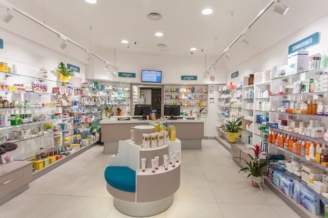 Kozmetik ve parfümeri mağazaları Farmacia Popolare, Carloforte, foto