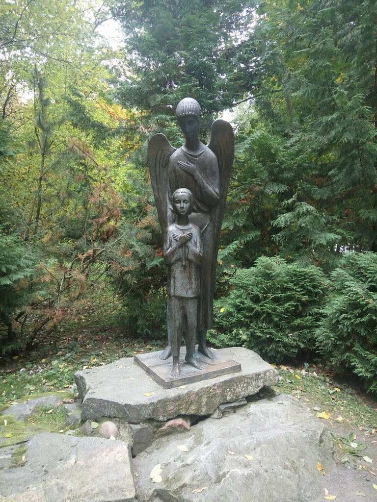 Park, sokak heykeli Ангелы, Nesvizh, foto
