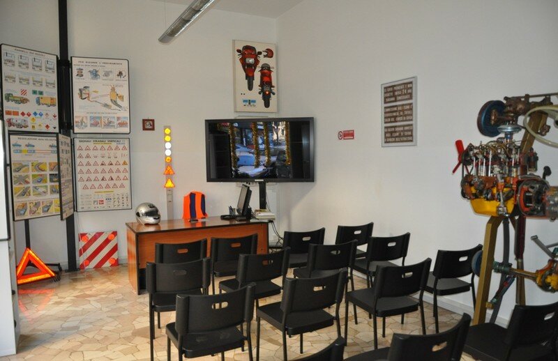 Sürücü kursları Autoscuola Agenzia Citta' Studi, Milano, foto