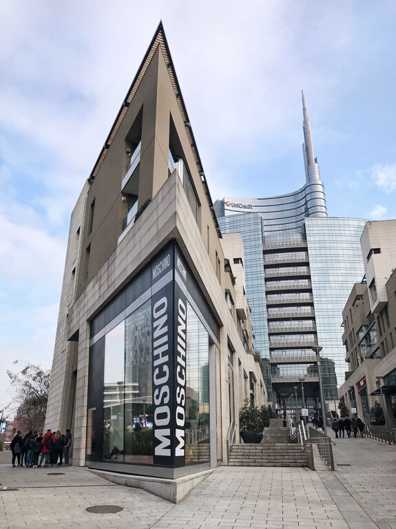 Giyim mağazası Moschino, Milano, foto