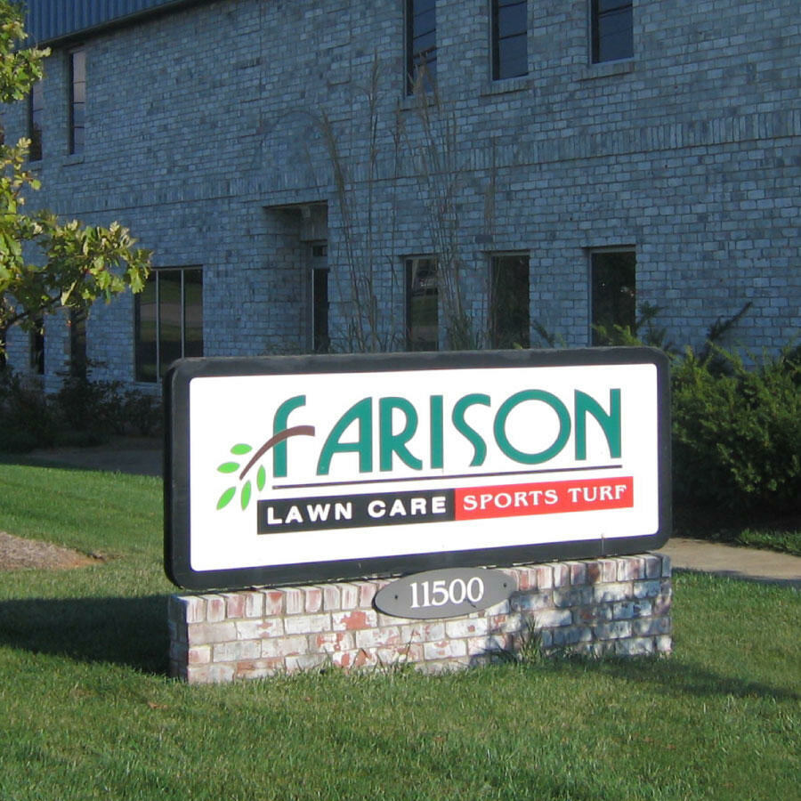 Bahçe ekipmanları ve teknolojileri Farison Lawn Care, Louisville, foto