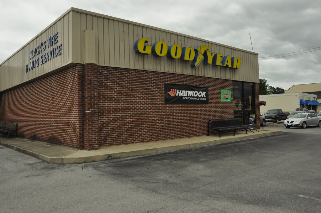 Jant ve lastikçiler Black's Tire & Auto Service, Kuzey Carolina Eyaleti, foto