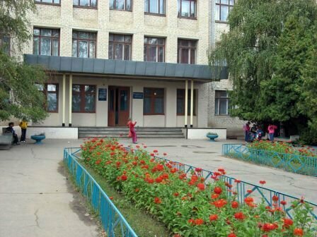 Ortaokul Leninskaya Srednyaya Obshcheobrazovatelnaya shkola № 1 Mu, Leninsk, foto