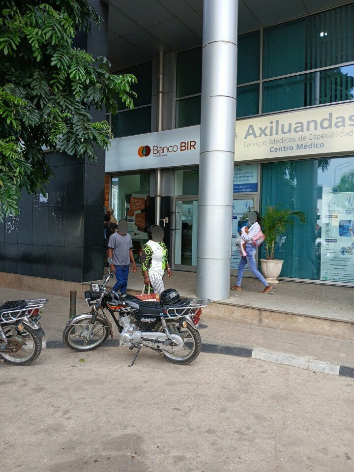 ATM'ler Banco Bir, Loanda, foto