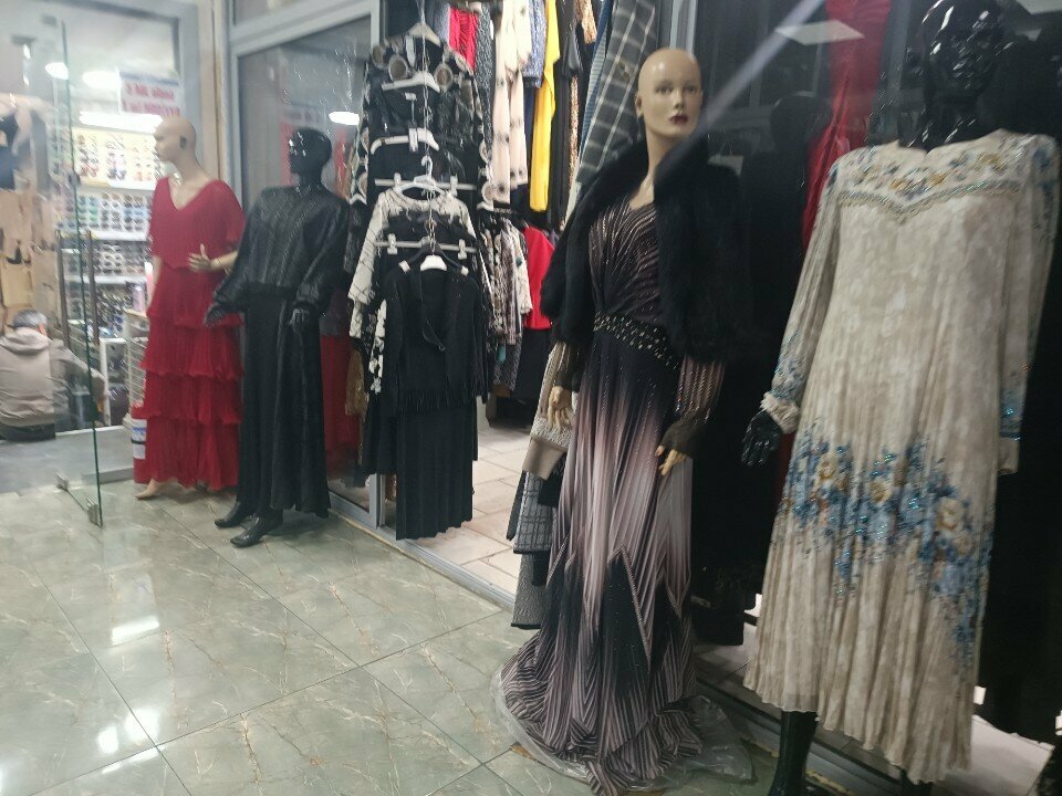 Giyim mağazası Qadın dünyası, Bakü, foto