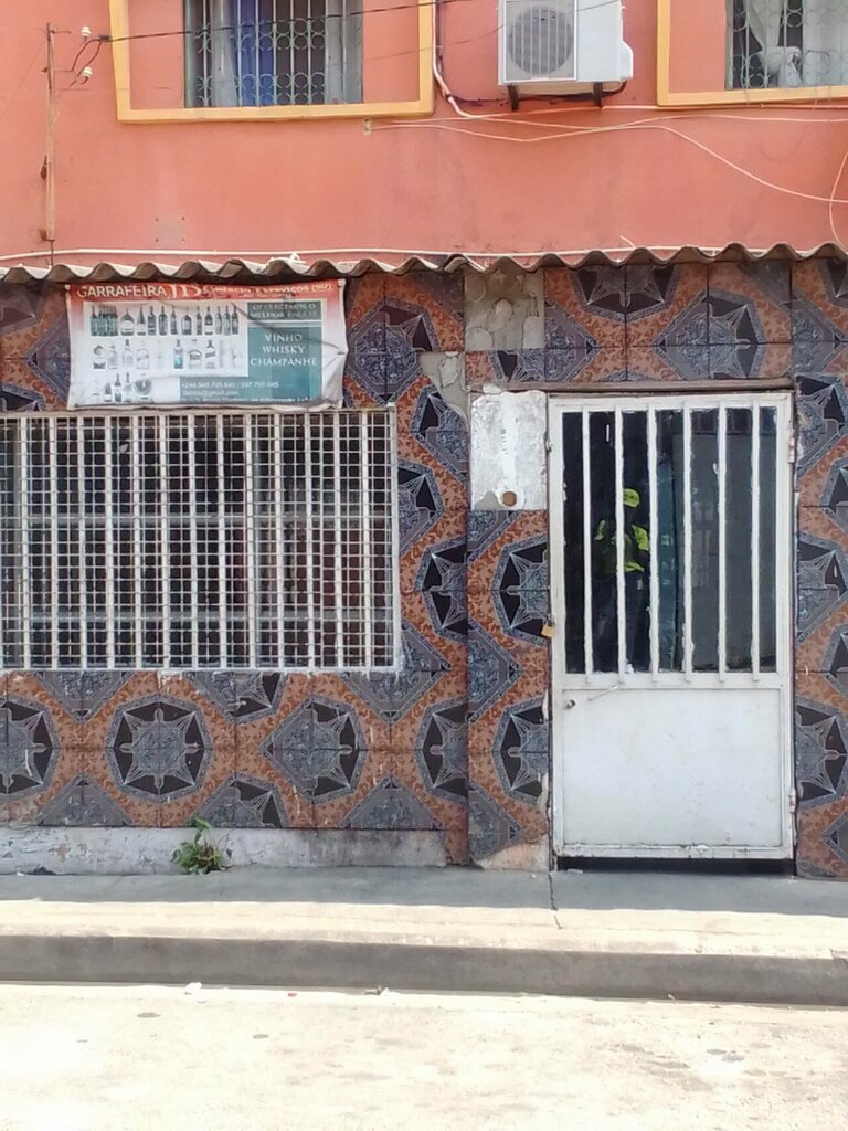 Alkollü içecekler Garrafeira, Loanda, foto