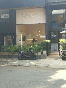 Catalina Jaramillo (Valle del Cauca, Municipio de Santiago de Cali, Comuna 2, Calle 26 Norte, 6-BIS-NORTE-38), kaş ve kirpik salonu  Cali'den