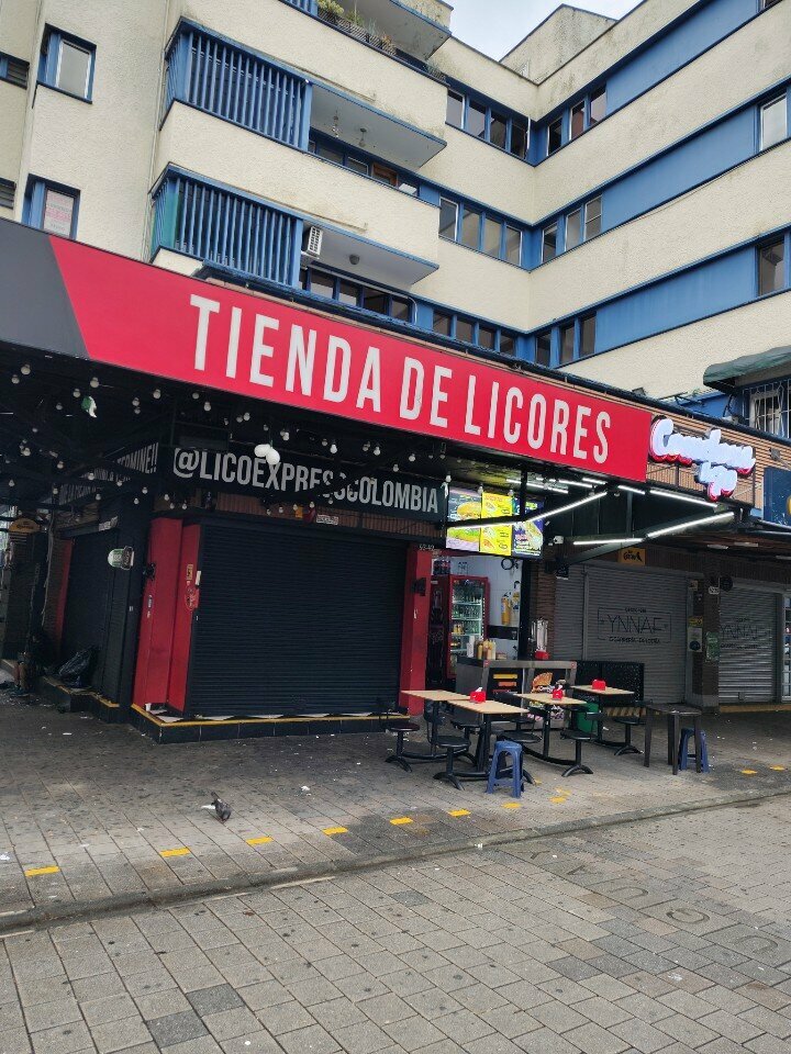 Alkollü içecekler Lico Express Liquor Store, Medellin, foto