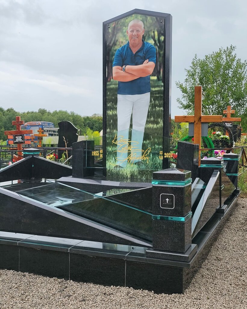 Heykel ve mezarlık taşı üreticileri Stk Memorial, Kimovsk, foto