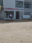 Joel lava sanda (Luanda, Rua da Vila Estoril), çamaşırhaneler  Loanda'dan