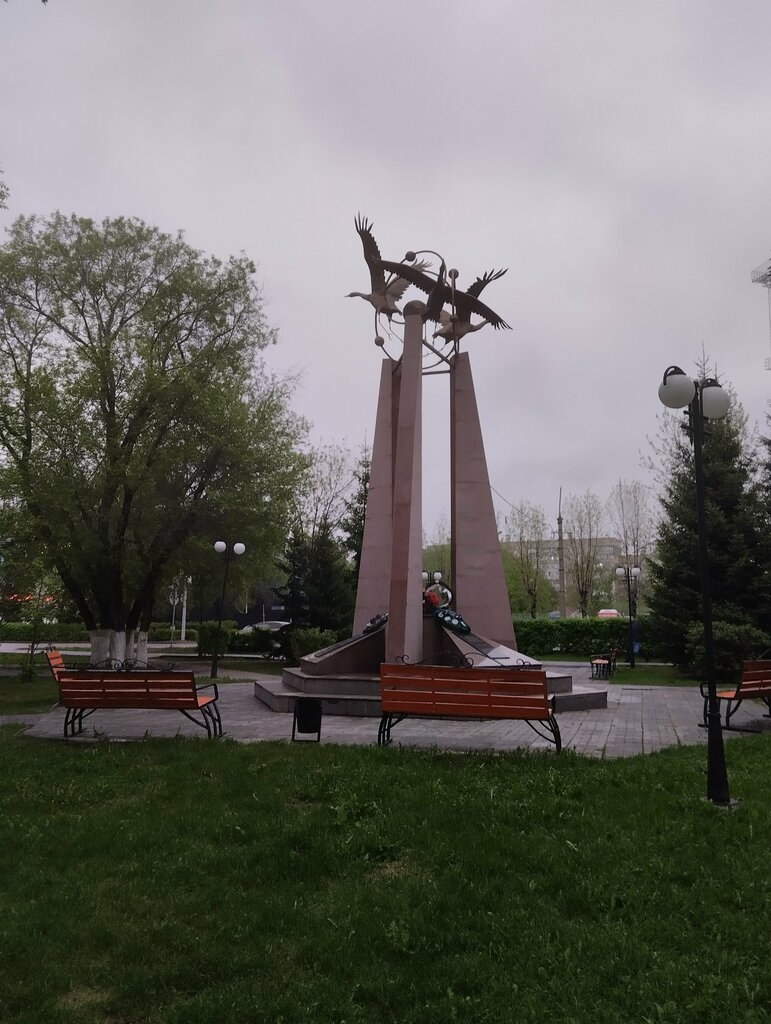 Anıt, heykel Monument to Victims of Nuclear Tests, Petropavl (Petropavlovsk), foto