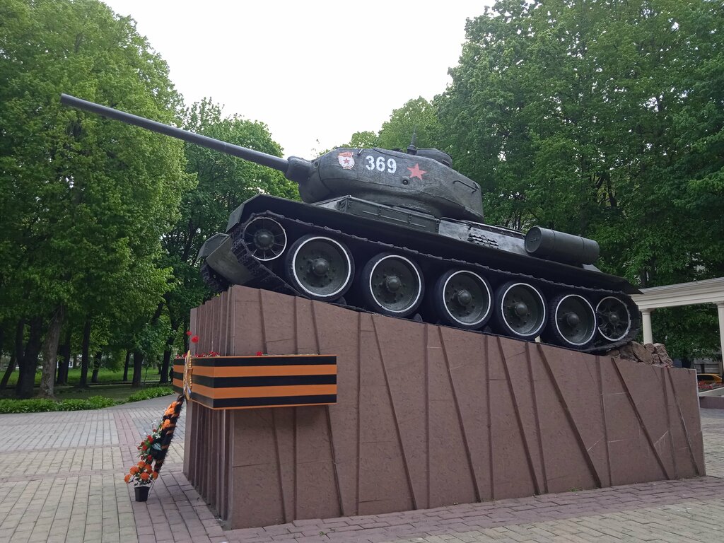 Teknoloji anıtı Танк Т-34-85, Sovetsk, foto