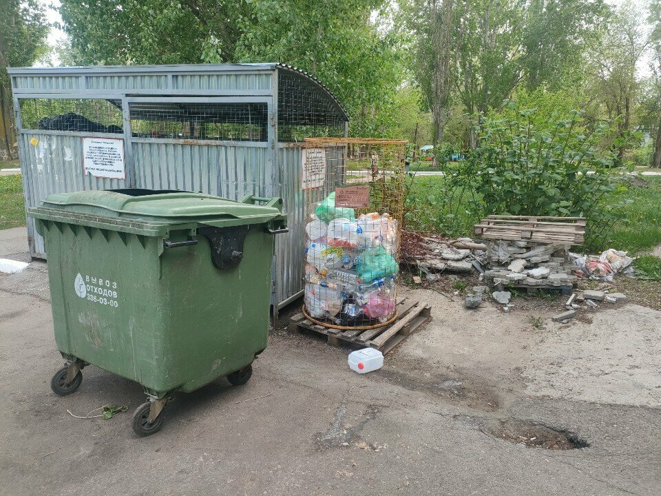 Ayrı çöp toplama noktası Контейнер для Пэт бутылок, Tolyatti (Togliatti), foto