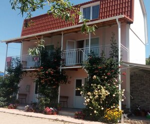 Akvarel (Пограничный переулок No:1А, посёлок городского типа Коктебель), otel  Kırım Cumhuriyeti'nden