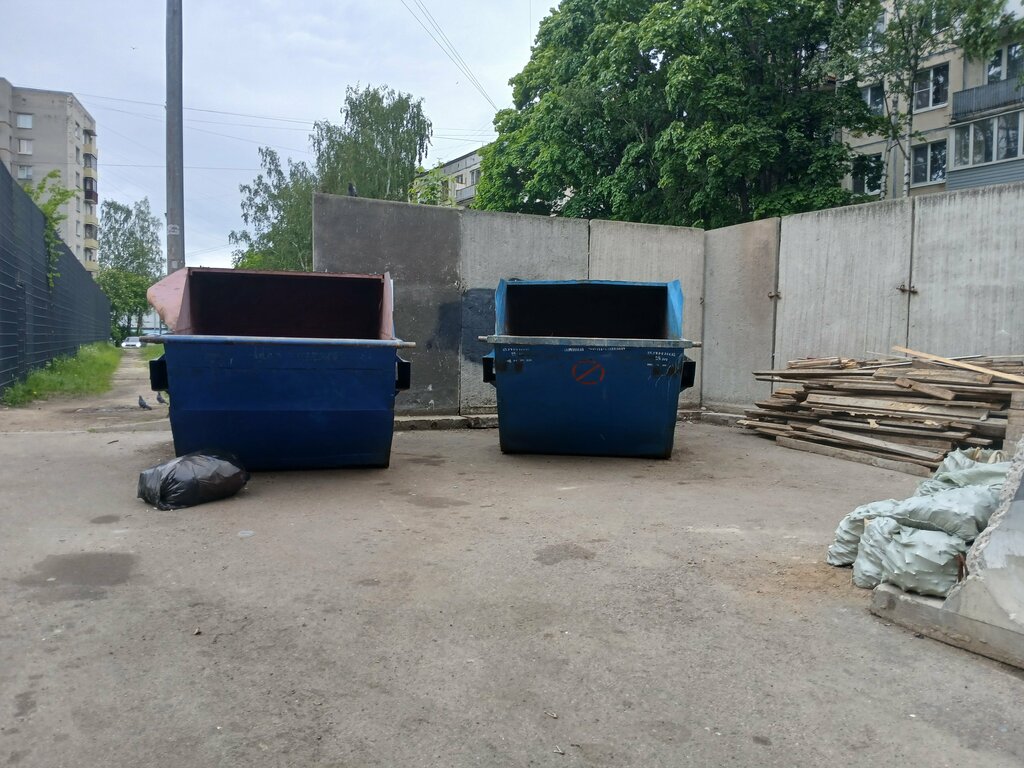 Çöp alanları Trash and garbage disposal area, Saint‑Petersburg, foto