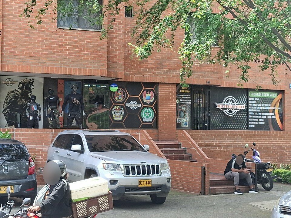 Giyim mağazası Xtreme Paintball Airsoft, Cali, foto