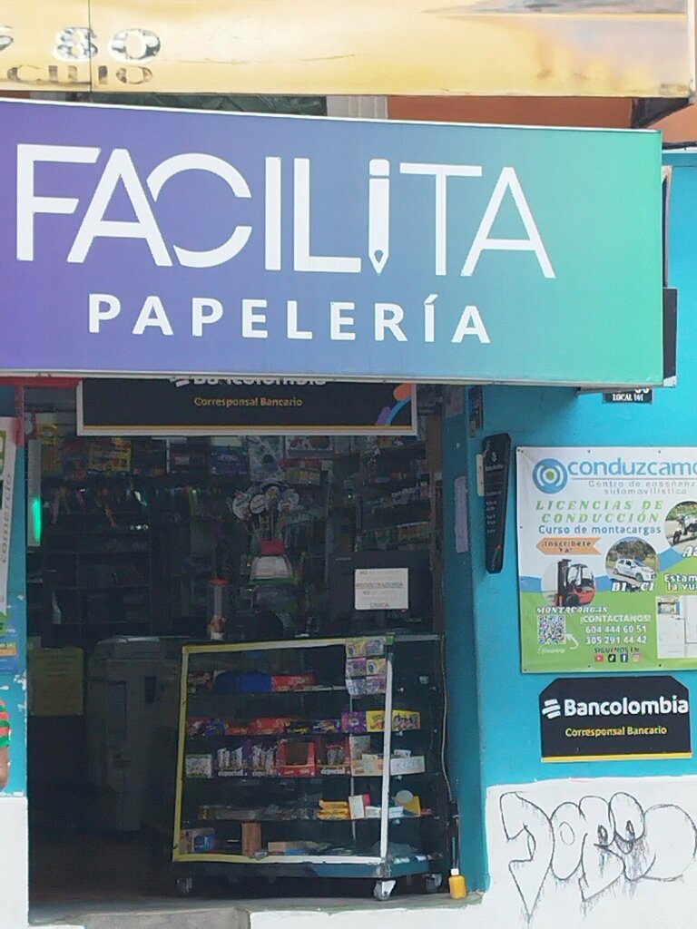 Kırtasiyeler Facilita stationery, Medellin, foto