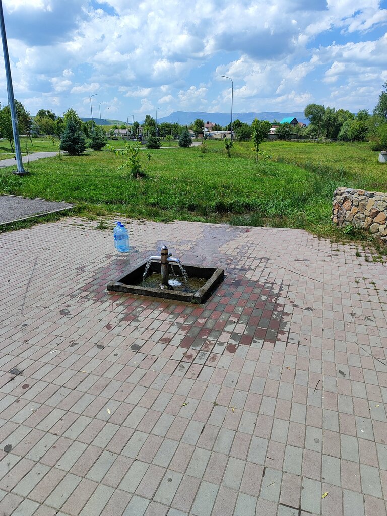Pınar, çay Spring, stream, Karaçay‑Çerkez Cumhuriyeti, foto