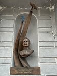 Герой Советского Союза, генерал-лейтенант авиации Анатолий Леонидович Кожевников жил в этом доме с 1970 по 1996 год (Leningradskiy Avenue No:62), anıt levhası, anıt taş  Moskova'dan