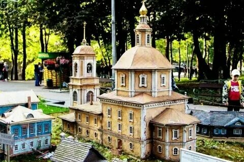 Arkeolojik sit alanı Одигитриевская церковь, Smolensk, foto