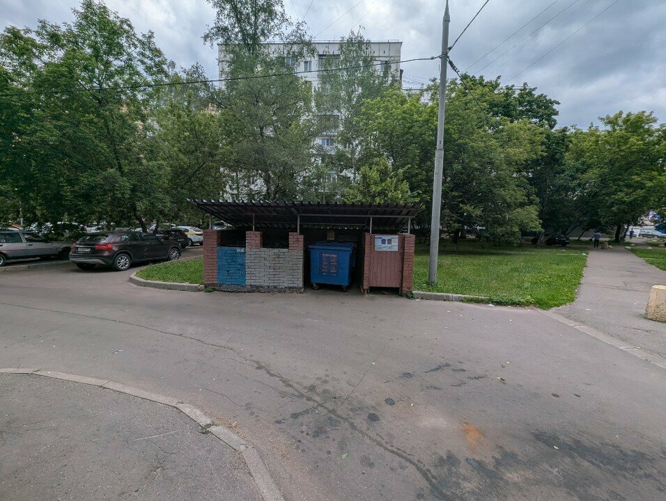 Ayrı çöp toplama noktası Waste sorting, Moskova, foto