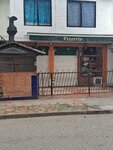 Pizza Zio (Valle del Cauca, Municipio de Santiago de Cali, Comuna 10, Colseguros Andes, Calle 12A, 31-05), pizzacılar