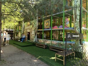 Дом на болоте (Yaroslavl, Gorodskoy park kultury i otdykha Damanskiy Ostrov), atraksiyon  Yaroslavl'dan