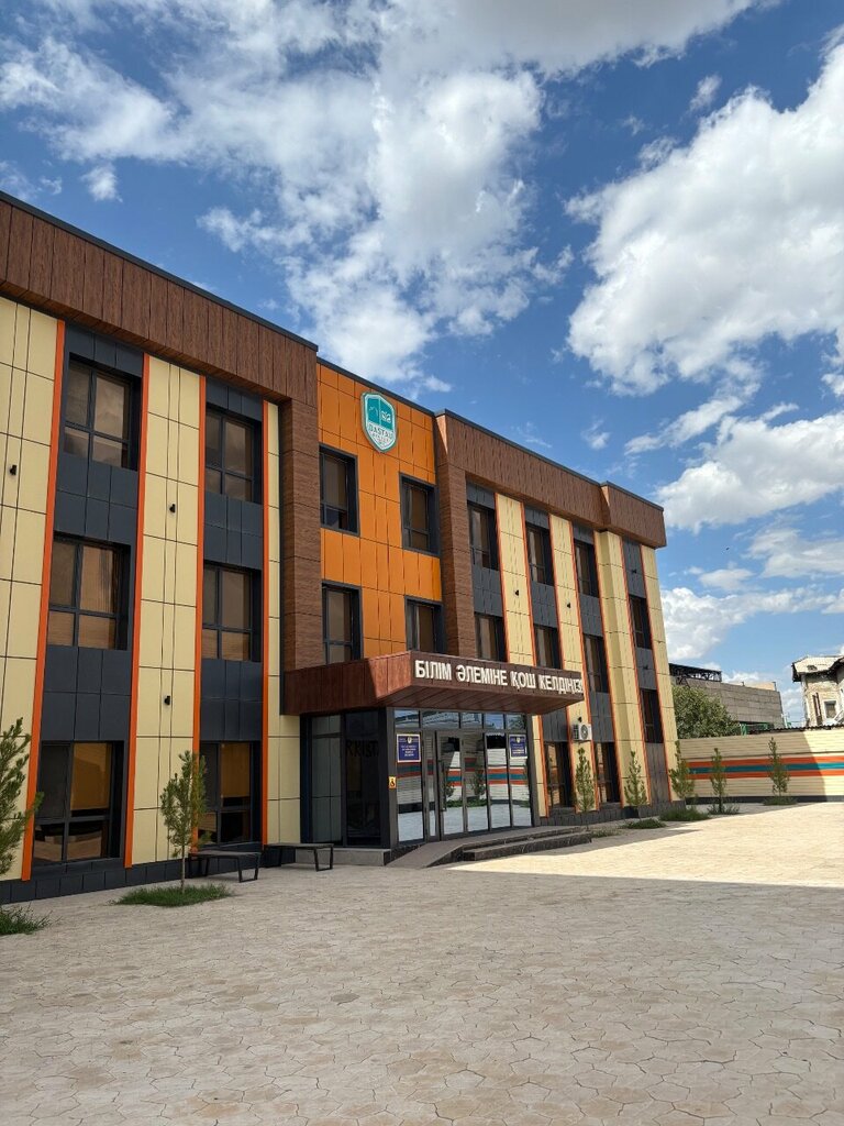 Ortaokul Bastau High School, Türkistan, foto