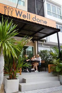 Well done Hua Hin (Prachuap Khiri Khan, Town of Hua Hin, Soi Muban Nongkhae), restoran  Hua Hin'den