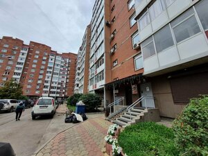 Апартаменты на Взлетке (Alekseeva Street No:27), otel  Krasnoyarsk'tan