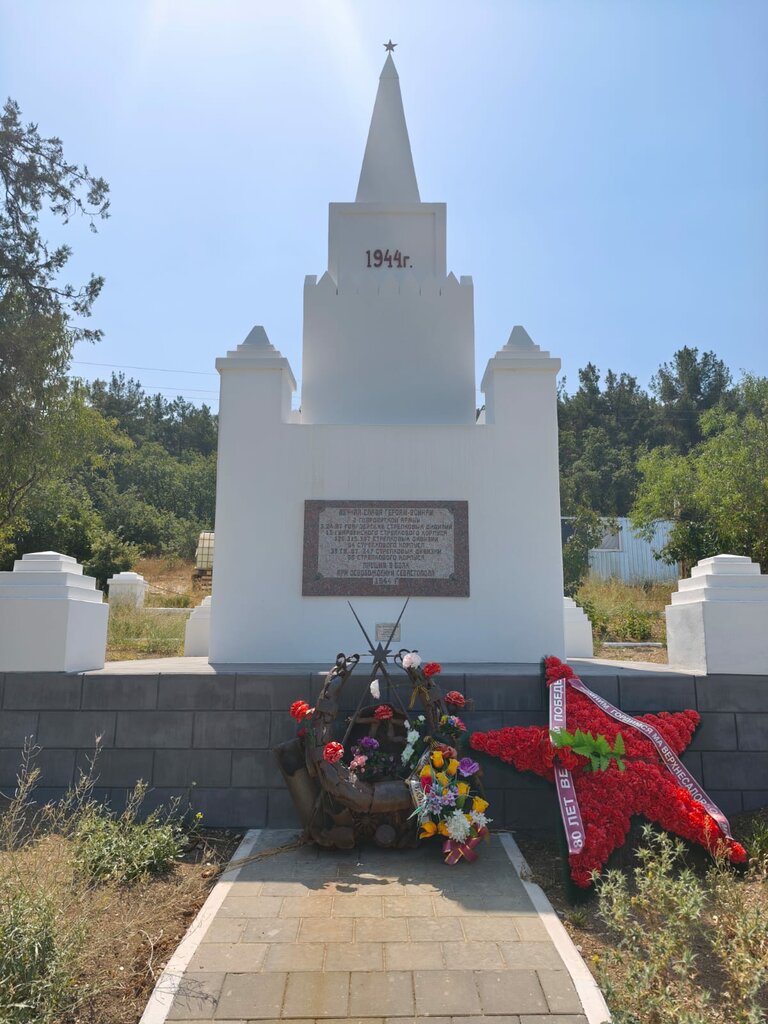 Mezarlıklar Братское кладбище Воинов 2 Гвардейской Армии, Sevastopol, foto