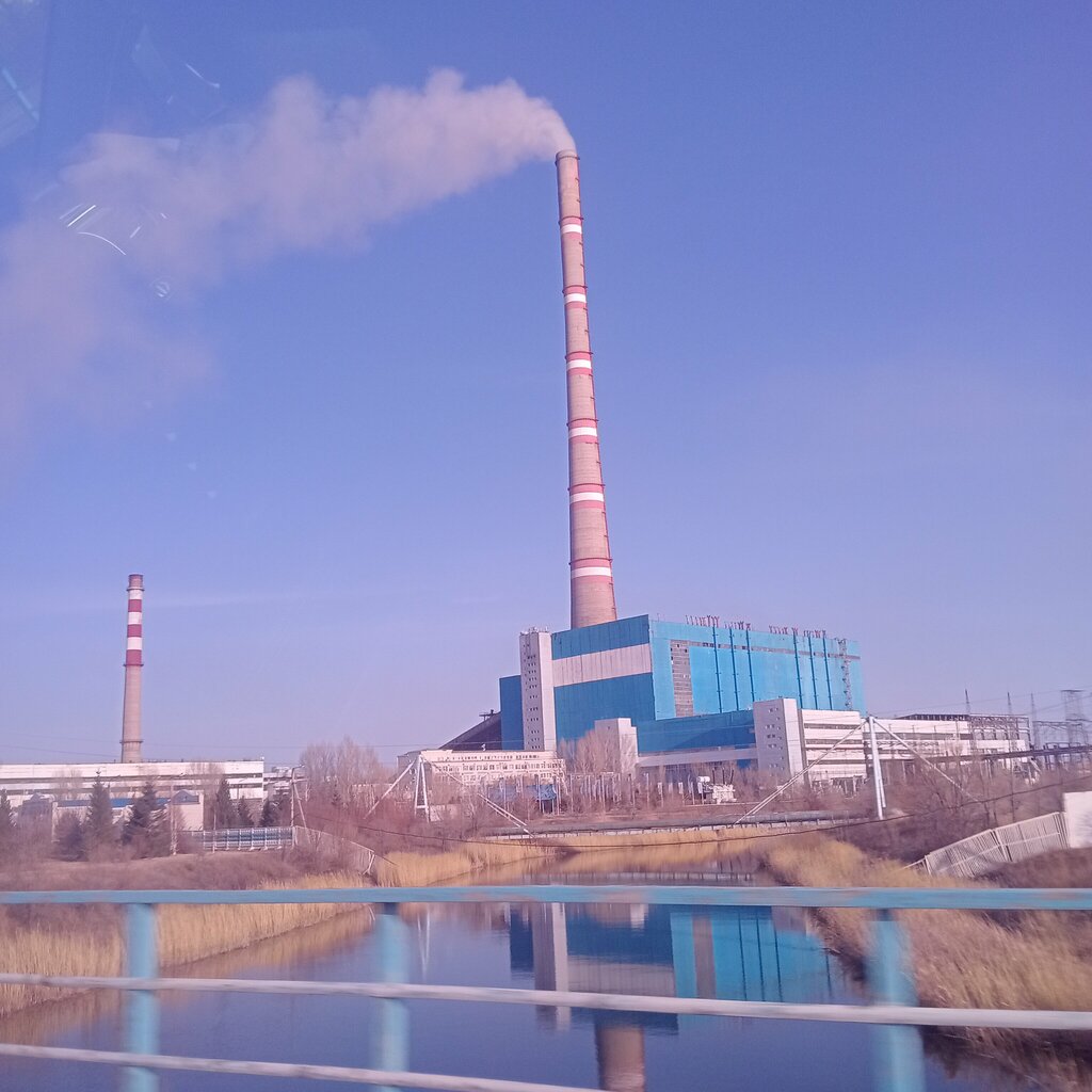 Turistik yerler Chimney No. 2, Ekibastuz Gres-2, Pavlodar eyaleti, foto