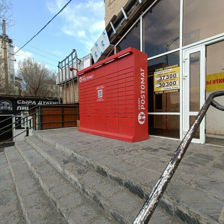 Parsel otomatı Kaspi Postomat, Astana, foto