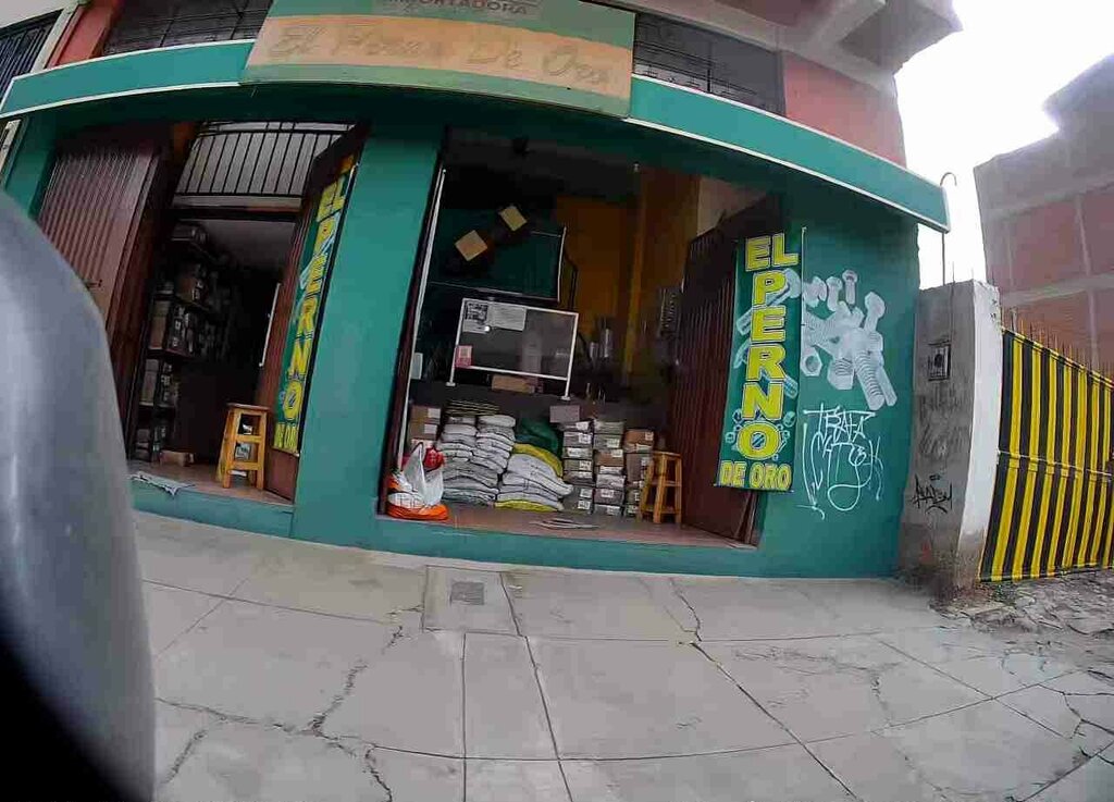 i̇nşaat malzemeleri toptan Pernos Estrella, Cochabamba, foto