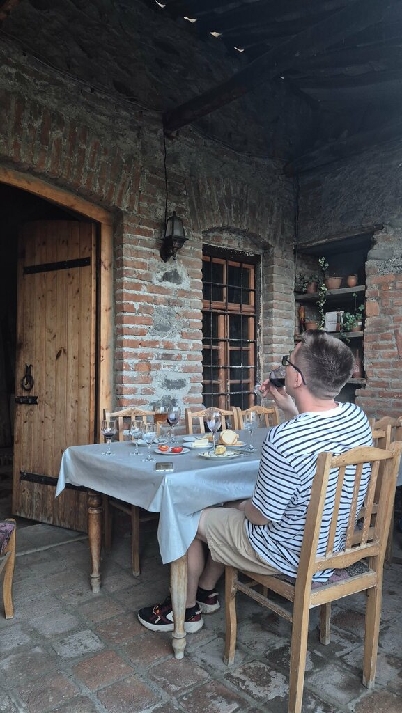 Bar გიგო პაპას მარანი/Gigo Papa's Wine Cellar/Винный погреб дедушки Гиго, , foto