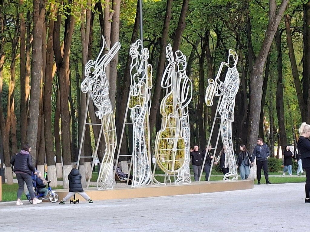 Park, sokak heykeli Музыканты, Kolomna, foto