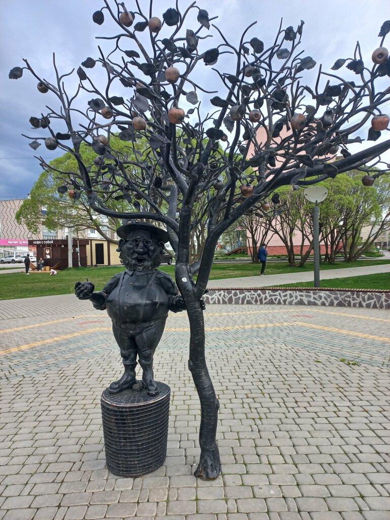 Park, sokak heykeli Яблоня, Dobrianka, foto