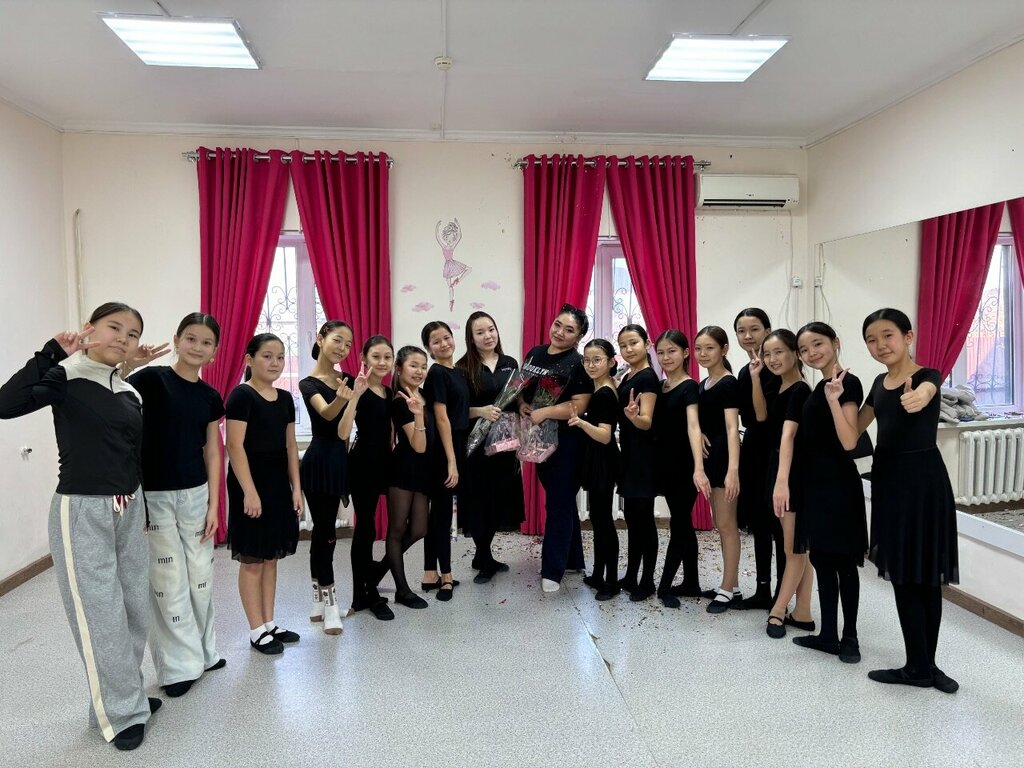 Dans okulları Jibek Joly, Atırav, foto